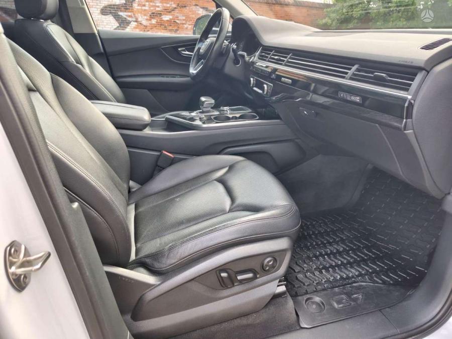 Balts Audi Q7 2017 Šauļi, ar dzinēja tilpumu 3.00 L un nobraukumu 270 tūkst. km par 18500 €, foto 10 vietnē AUTOMOTO.COM.LV