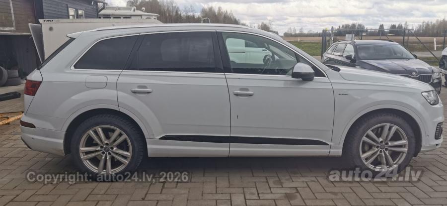 Balts Audi Q7 2018 Tallina, ar dzinēja tilpumu 3.00 L un nobraukumu 0 tūkst. km par 22900 €, foto 6 vietnē AUTOMOTO.COM.LV