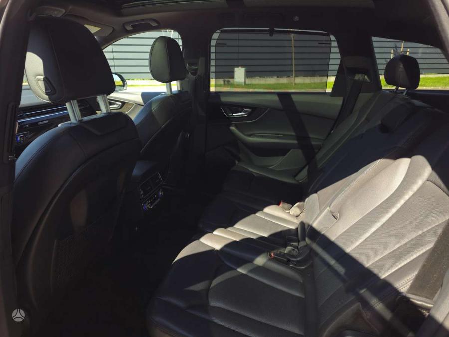 White Audi Q7 2018 in Vilnius, with an engine capacity of 3.00 L and mileage of 156 thousand km for 21700 €, photo 14 on AUTOMOTO.COM.LV