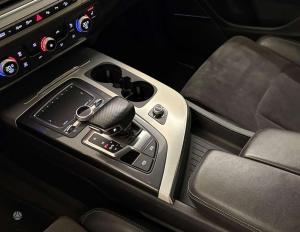 White Audi Q7 2018 in Marijampole, with an engine capacity of 2.97 L and mileage of 264 thousand km for 24950 €, photo 21 on AUTOMOTO.COM.LV