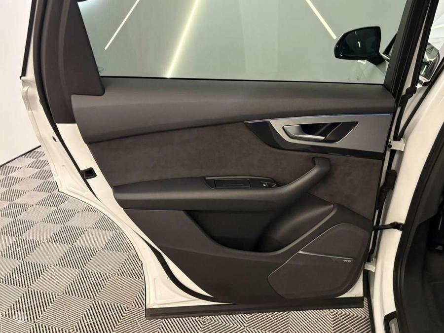 White Audi Q7 2018 in Marijampole, with an engine capacity of 2.97 L and mileage of 264 thousand km for 24950 €, photo 28 on AUTOMOTO.COM.LV