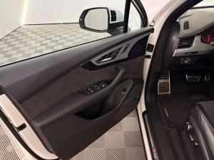 White Audi Q7 2018 in Marijampole, with an engine capacity of 2.97 L and mileage of 264 thousand km for 24950 €, photo 31 on AUTOMOTO.COM.LV