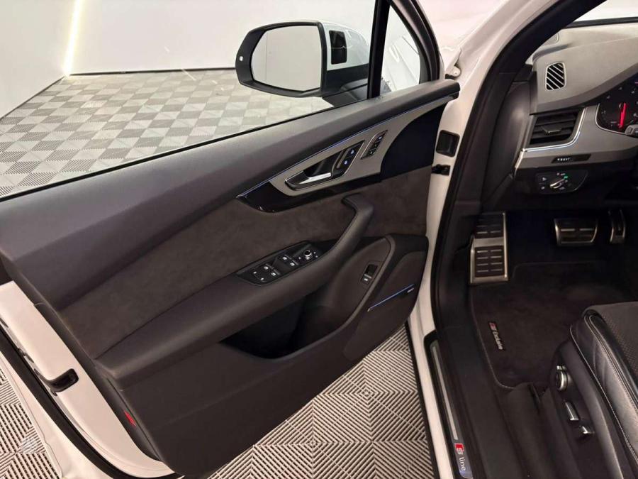 White Audi Q7 2018 in Marijampole, with an engine capacity of 2.97 L and mileage of 264 thousand km for 24950 €, photo 31 on AUTOMOTO.COM.LV