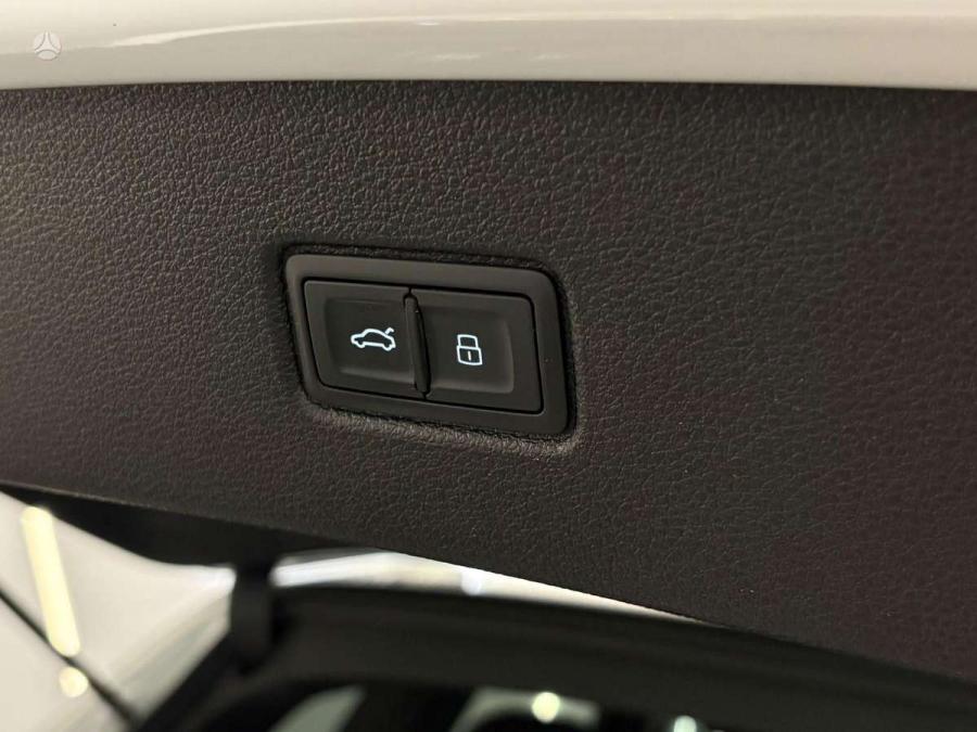 White Audi Q7 2018 in Marijampole, with an engine capacity of 2.97 L and mileage of 264 thousand km for 24950 €, photo 37 on AUTOMOTO.COM.LV