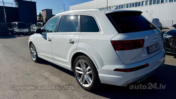 Audi Q7 2018 in Tallinn on AUTOMOTO.COM.LV White Audi Q7 2018 in Tallinn, with an engine capacity of 3.00 L and mileage of 188 thousand km for 28000 €, photo 6 on AUTOMOTO.COM.LV
