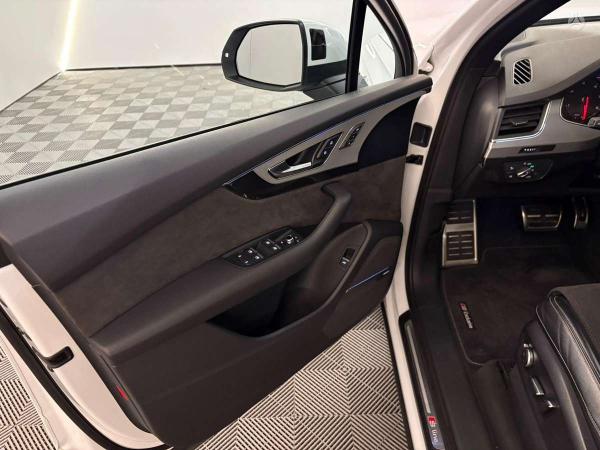 White Audi Q7 2018 in Marijampole, with an engine capacity of 2.97 L and mileage of 264 thousand km for 24550 €, photo 8 on AUTOMOTO.COM.LV