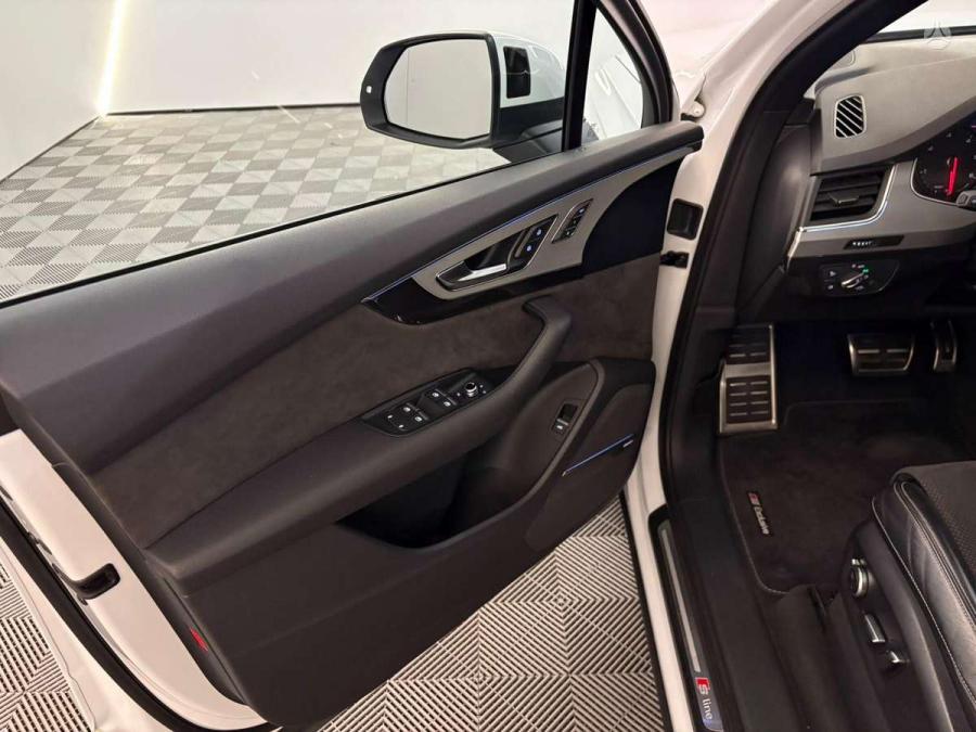 White Audi Q7 2018 in Marijampole, with an engine capacity of 2.97 L and mileage of 264 thousand km for 24550 €, photo 8 on AUTOMOTO.COM.LV