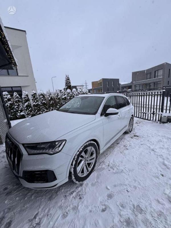 White Audi Q7 2019 in Vilnius, with an engine capacity of 3.00 L and mileage of 135 thousand km for 35000 €, photo 5 on AUTOMOTO.COM.LV