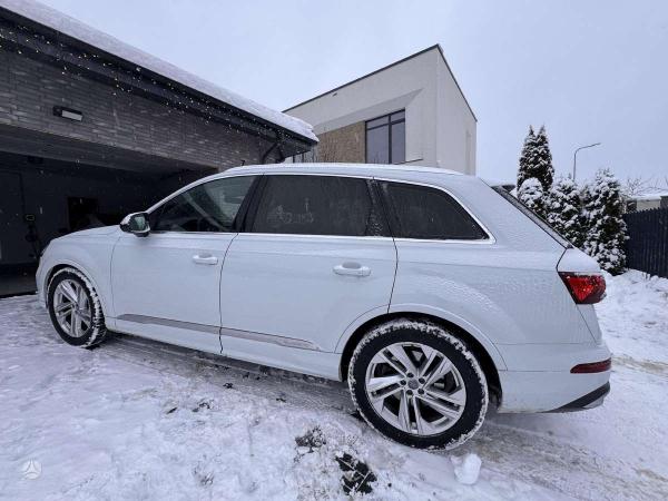 White Audi Q7 2019 in Vilnius, with an engine capacity of 3.00 L and mileage of 135 thousand km for 35000 €, photo 6 on AUTOMOTO.COM.LV