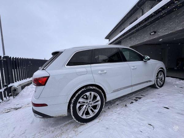 White Audi Q7 2019 in Vilnius, with an engine capacity of 3.00 L and mileage of 135 thousand km for 35000 €, photo 8 on AUTOMOTO.COM.LV