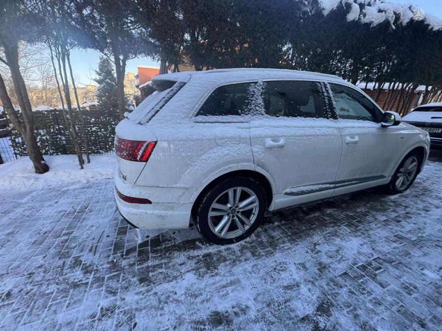 White Audi Q7 2019 in Alytus, with an engine capacity of 2.97 L and mileage of 77 thousand km for 36900 €, photo 1 on AUTOMOTO.COM.LV