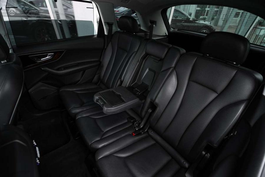 White Audi Q7 2019 in Klaipeda, with an engine capacity of 3.00 L and mileage of 137 thousand km for 26900 €, photo 16 on AUTOMOTO.COM.LV