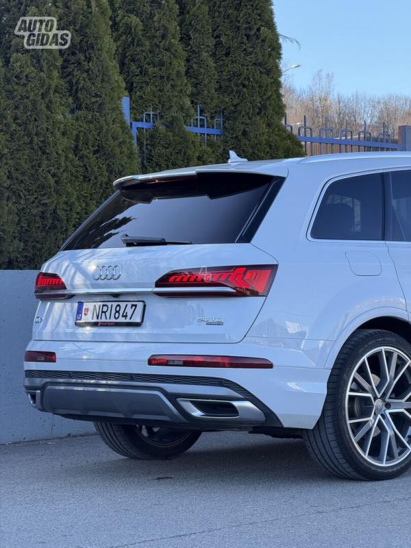 White Audi Q7 2020 in Vilnius, with an engine capacity of 3.00 L and mileage of 125 thousand km for 46500 €, photo 5 on AUTOMOTO.COM.LV