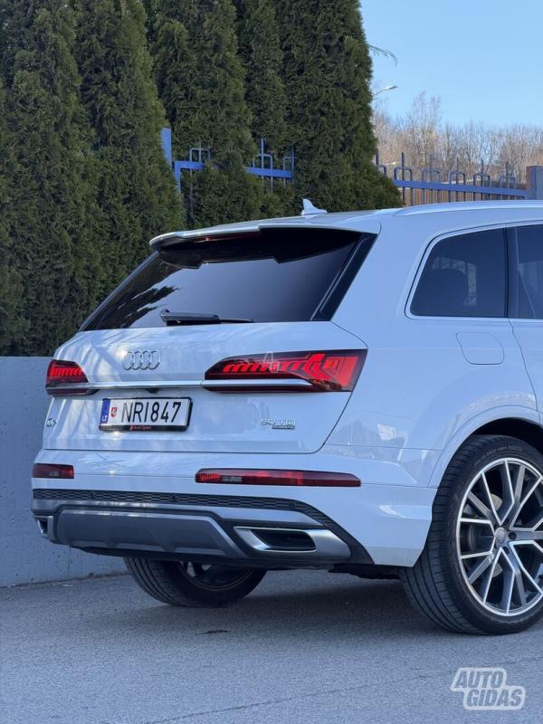 White Audi Q7 2020 in Vilnius, with an engine capacity of 3.00 L and mileage of 125 thousand km for 43900 €, photo 5 on AUTOMOTO.COM.LV