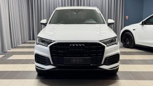 White Audi Q7 2020 in Riga, with an engine capacity of 3.00 L and mileage of 127 thousand km for 38990 €, photo  on AUTOMOTO.COM.LV