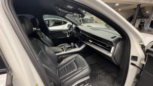 Balts Audi Q7 2020 Rīga, ar dzinēja tilpumu 3.00 L un nobraukumu 127 tūkst. km par 38990 €, foto 10 vietnē AUTOMOTO.COM.LV