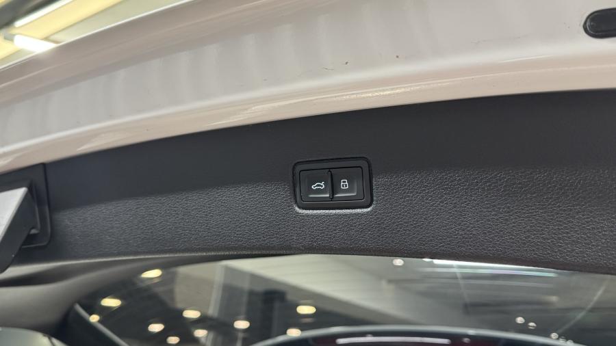 Balts Audi Q7 2020 Rīga, ar dzinēja tilpumu 3.00 L un nobraukumu 127 tūkst. km par 38990 €, foto 16 vietnē AUTOMOTO.COM.LV