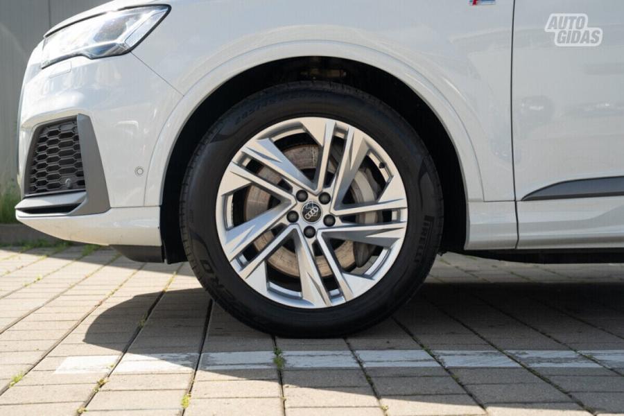 White Audi Q7 2021 in Vilnius, with an engine capacity of 3.00 L and mileage of 151 thousand km for 37700 €, photo 5 on AUTOMOTO.COM.LV