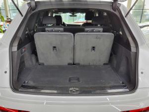 White Audi Q7 2021 in Siauliai, with an engine capacity of 3.00 L and mileage of 73 thousand km for 41450 €, photo 32 on AUTOMOTO.COM.LV