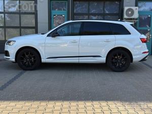 White Audi Q7 2021 in Riga, with an engine capacity of 3.00 L and mileage of 113 thousand km for 39500 €, photo 5 on AUTOMOTO.COM.LV