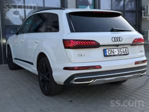 White Audi Q7 2021 in Riga, with an engine capacity of 3.00 L and mileage of 113 thousand km for 39500 €, photo 6 on AUTOMOTO.COM.LV