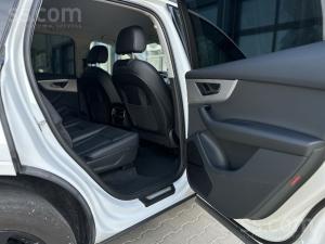 White Audi Q7 2021 in Riga, with an engine capacity of 3.00 L and mileage of 113 thousand km for 39500 €, photo 21 on AUTOMOTO.COM.LV