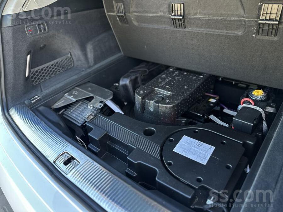 White Audi Q7 2021 in Riga, with an engine capacity of 3.00 L and mileage of 113 thousand km for 39500 €, photo 24 on AUTOMOTO.COM.LV