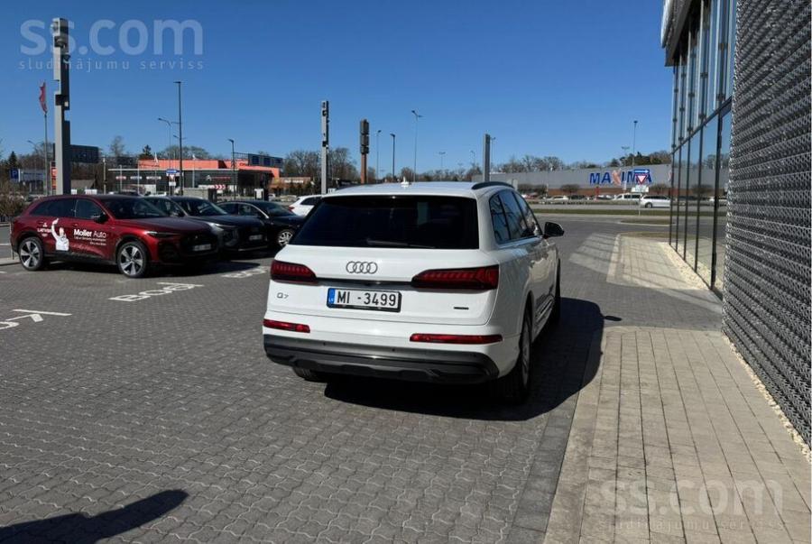 Balts Audi Q7 2021 Rīga, ar dzinēja tilpumu 3.00 L un nobraukumu 139 tūkst. km par 37000 €, foto 5 vietnē AUTOMOTO.COM.LV