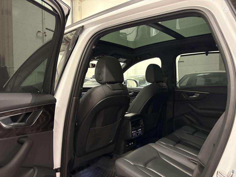 White Audi Q7 2021 in Vilnius, with an engine capacity of 3.00 L and mileage of 71 thousand km for 38500 €, photo 31 on AUTOMOTO.COM.LV