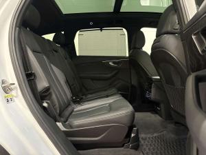 White Audi Q7 2021 in Vilnius, with an engine capacity of 3.00 L and mileage of 71 thousand km for 38500 €, photo 32 on AUTOMOTO.COM.LV