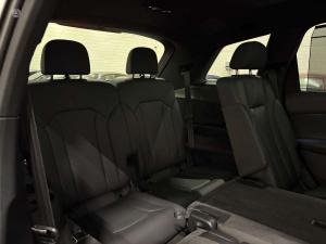White Audi Q7 2021 in Vilnius, with an engine capacity of 3.00 L and mileage of 71 thousand km for 38500 €, photo 33 on AUTOMOTO.COM.LV
