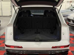 White Audi Q7 2021 in Vilnius, with an engine capacity of 3.00 L and mileage of 71 thousand km for 38500 €, photo 35 on AUTOMOTO.COM.LV