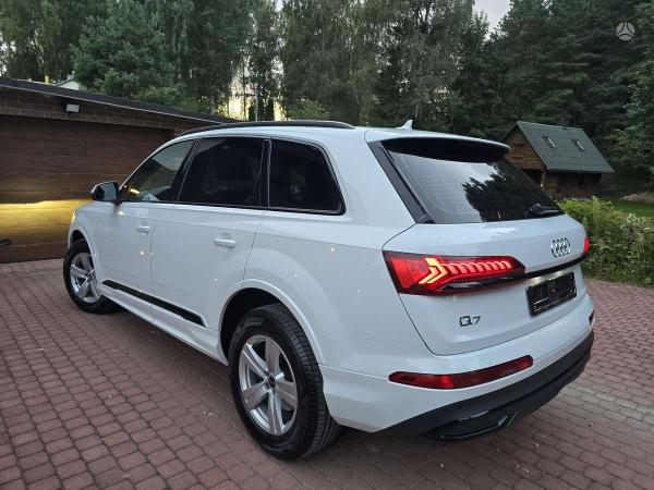 White Audi Q7 2021 in Utena, with an engine capacity of 3.00 L and mileage of 145 thousand km for 35500 €, photo 2 on AUTOMOTO.COM.LV
