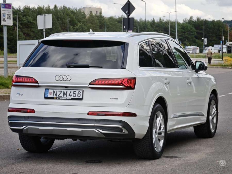 White Audi Q7 2021 in Vilnius, with an engine capacity of 3.00 L and mileage of 148 thousand km for 36000 €, photo 8 on AUTOMOTO.COM.LV