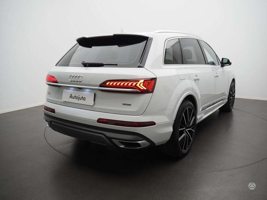 White Audi Q7 2022 in Vilnius, with an engine capacity of 3.00 L and mileage of 143 thousand km for 43900 €, photo 5 on AUTOMOTO.COM.LV