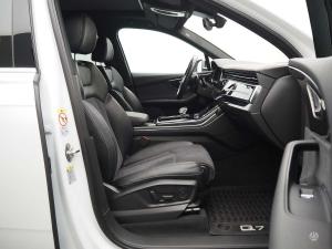 White Audi Q7 2022 in Vilnius, with an engine capacity of 3.00 L and mileage of 143 thousand km for 43900 €, photo 8 on AUTOMOTO.COM.LV