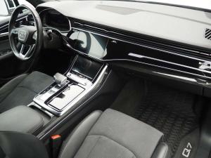 White Audi Q7 2022 in Vilnius, with an engine capacity of 3.00 L and mileage of 143 thousand km for 43900 €, photo 10 on AUTOMOTO.COM.LV