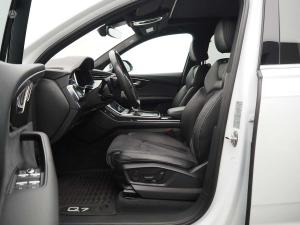 White Audi Q7 2022 in Vilnius, with an engine capacity of 3.00 L and mileage of 143 thousand km for 43900 €, photo 12 on AUTOMOTO.COM.LV