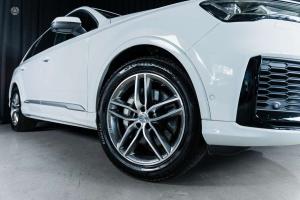 Balts Audi Q7 2023 Viļņa, ar dzinēja tilpumu 3.00 L un nobraukumu 3 tūkst. km par 48999 €, foto 13 vietnē AUTOMOTO.COM.LV