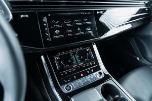 Balts Audi Q7 2023 Viļņa, ar dzinēja tilpumu 3.00 L un nobraukumu 3 tūkst. km par 48999 €, foto 22 vietnē AUTOMOTO.COM.LV