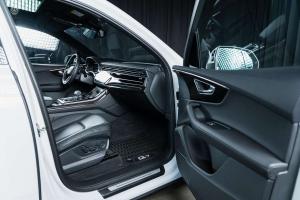 Balts Audi Q7 2023 Viļņa, ar dzinēja tilpumu 3.00 L un nobraukumu 3 tūkst. km par 48999 €, foto 28 vietnē AUTOMOTO.COM.LV