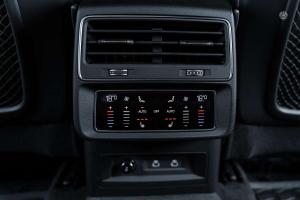 Balts Audi Q7 2023 Viļņa, ar dzinēja tilpumu 3.00 L un nobraukumu 3 tūkst. km par 48999 €, foto 33 vietnē AUTOMOTO.COM.LV