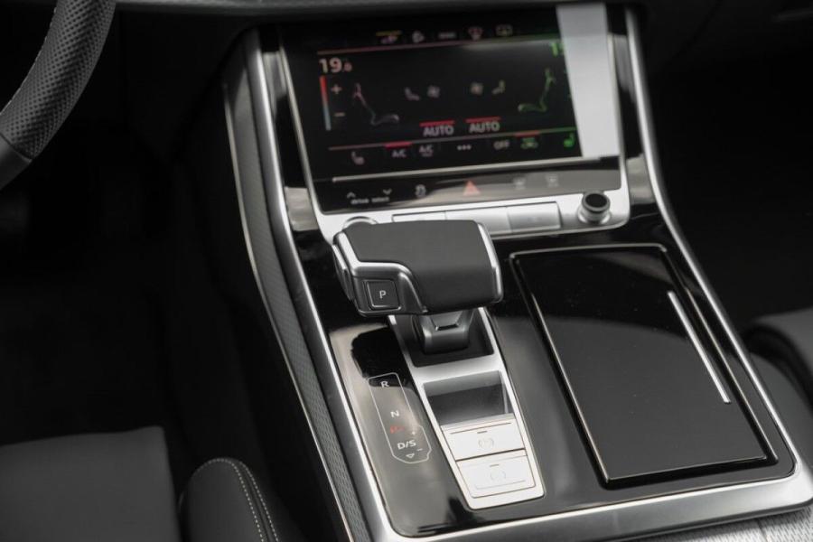 White Audi Q7 2026 in Vilnius, with an engine capacity of 3.00 L and mileage of 1000 thousand km for 84900 €, photo 10 on AUTOMOTO.COM.LV