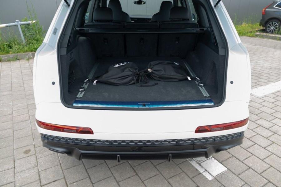 White Audi Q7 2026 in Vilnius, with an engine capacity of 3.00 L and mileage of 1000 thousand km for 84900 €, photo 25 on AUTOMOTO.COM.LV