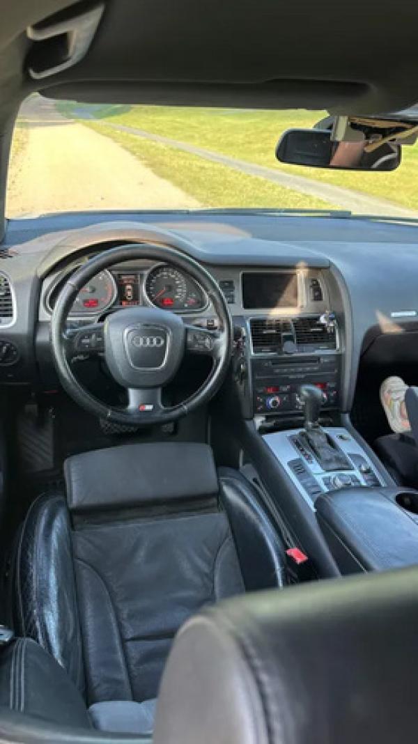 White Audi Q7 2006 in Parnu, with an engine capacity of 3.00 L and mileage of 444 thousand km for 5500 €, photo 6 on AUTOMOTO.COM.LV