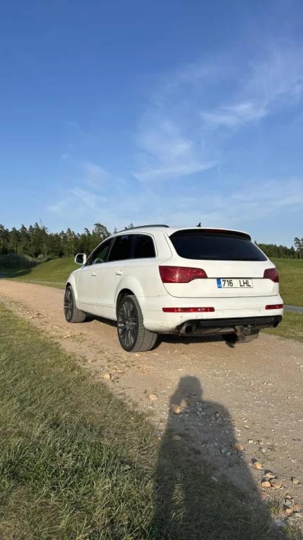 White Audi Q7 2006 in Parnu, with an engine capacity of 3.00 L and mileage of 444 thousand km for 5500 €, photo 10 on AUTOMOTO.COM.LV