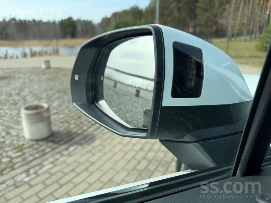 White Audi Q7 2016 in Riga, with an engine capacity of 3.00 L and mileage of 318 thousand km for 20300 €, photo 4 on AUTOMOTO.COM.LV
