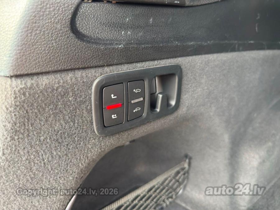 Balts Audi Q7 2017 Tallina, ar dzinēja tilpumu 3.00 L un nobraukumu 236 tūkst. km par 32200 €, foto 7 vietnē AUTOMOTO.COM.LV