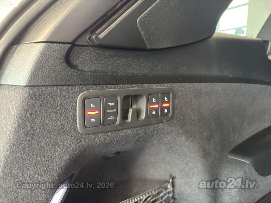 White Audi Q7 2024 in Tallinn, with an engine capacity of 3.00 L and mileage of 41 thousand km for 72900 €, photo 12 on AUTOMOTO.COM.LV
