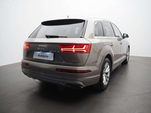 Yellow Audi Q7 2017 in Vilnius, with an engine capacity of 2.97 L and mileage of 160 thousand km for 26800 €, photo 5 on AUTOMOTO.COM.LV